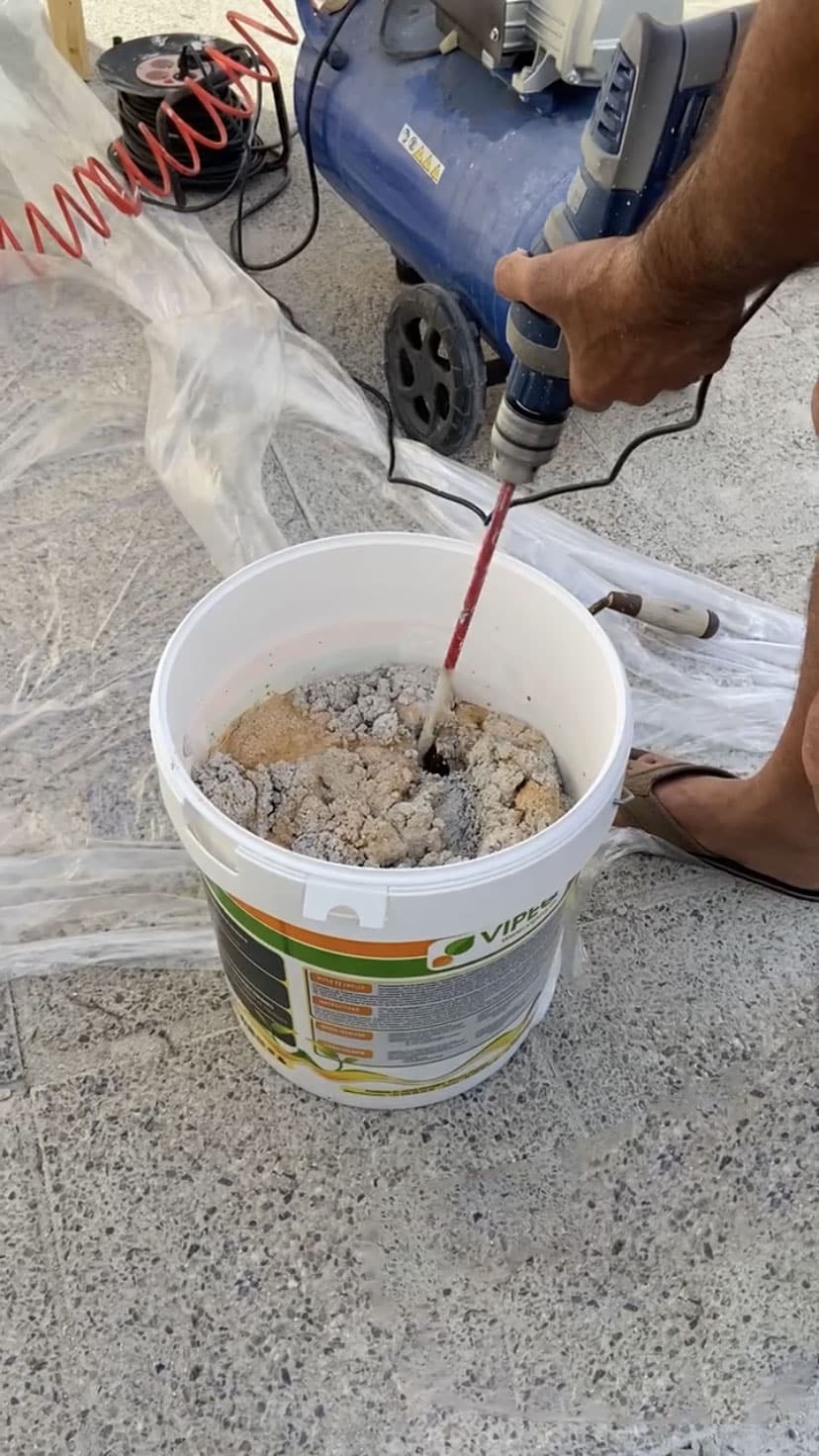 Comment appliquer le liège projeté dans son fourgon aménagé